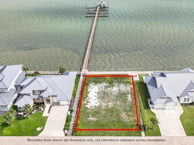 212 Reserve Ln, Rockport, TX 78382