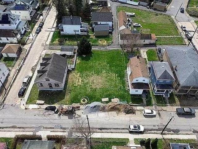 212 Russellwood Ave, McKees Rocks, PA 15136