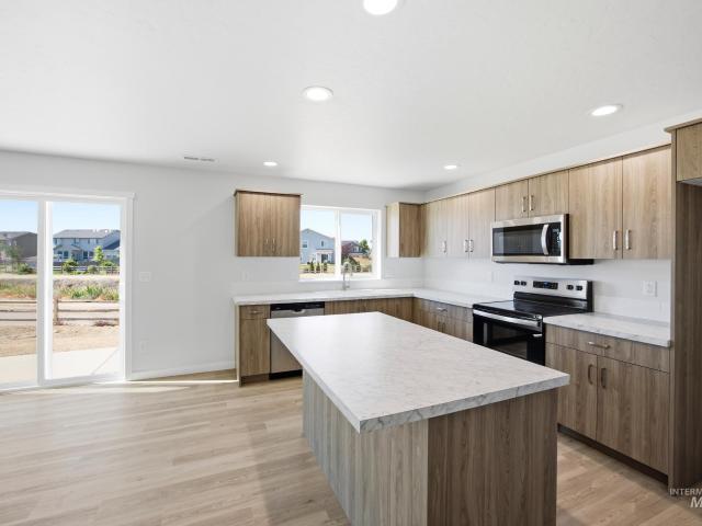 212 W 17th Ave