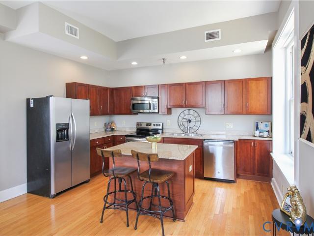 212 W Franklin Street U109