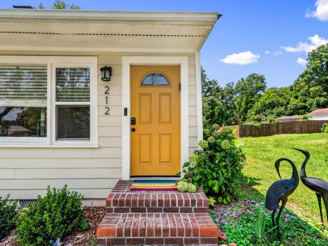 212 W Hill Avenue