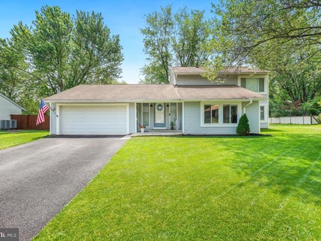 212 W Meadowland Ln, Sterling, VA 20164