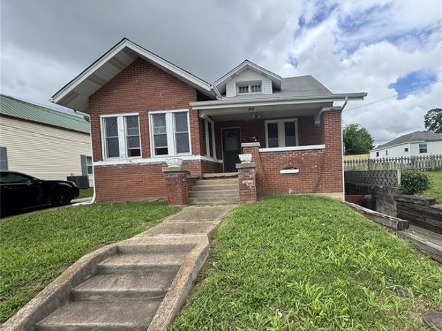 212 W North St, Perryville, MO 63775