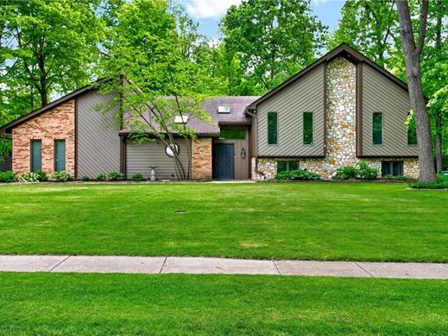 212 Walnut Grove Dr, Washington Township, OH 45458