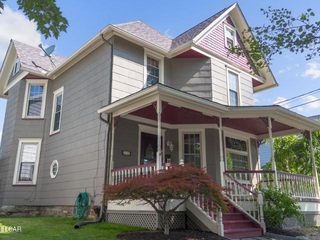 212 Warren Street
