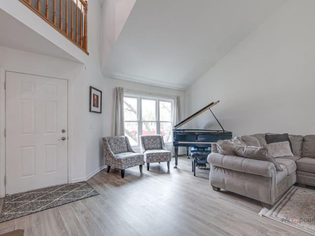 212 Willow Parkway, Buffalo Grove, US, IL