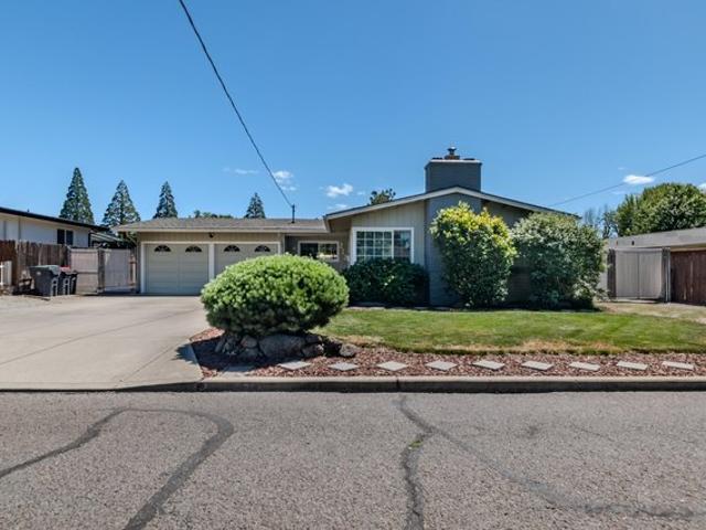 212 Windsor Way, Central Point, OR 97502