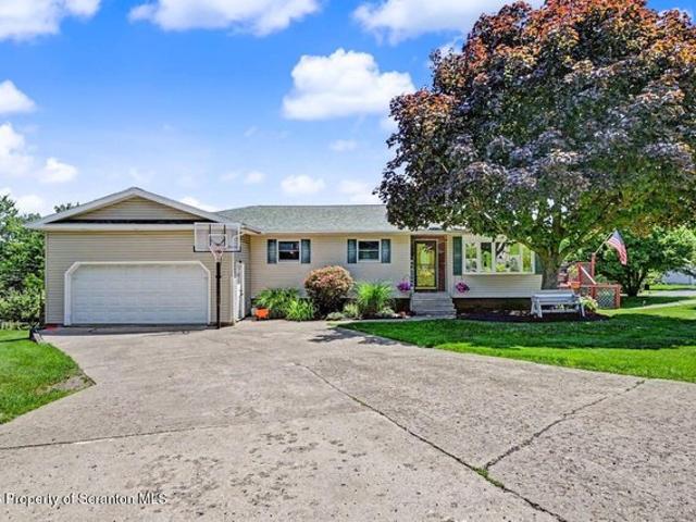 212 Tulip Cir, Clarks Summit, PA 18411