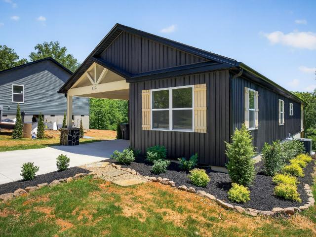 212 Twin Oaks Road