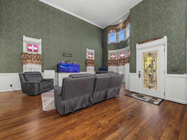 212 Victoria Court