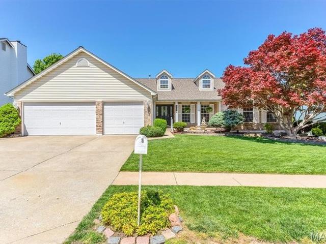 2134 Autumn Wood Dr, Saint Charles, MO 63303