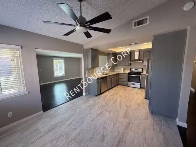 2134 Dallin St Houses in Lancaster, CA