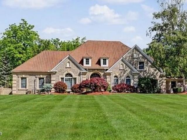 2134 Fox Run Rd, Stroudsburg, PA 18360