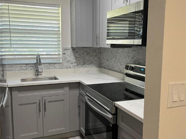 2134 Lincoln St, Unit 25, Hollywood, FL 33020 | MLS #A11989 | Compass