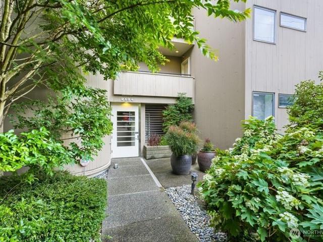 2134 Waverly Pl N Apt 103, Seattle, WA 98109