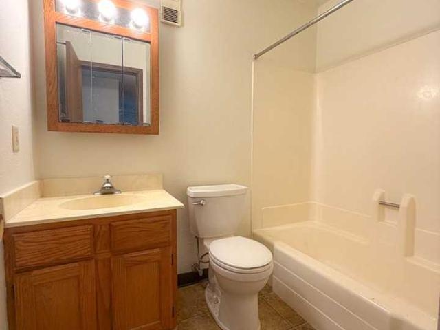 2134 8th Ave NW 1 Bedroom Apartment for Rent at 2134 8th Ave Nw, East Grand Forks, MN 56721