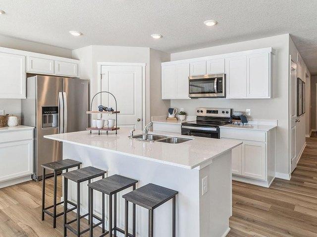 2135 Bluff Heights Dr, Shakopee, MN 55379