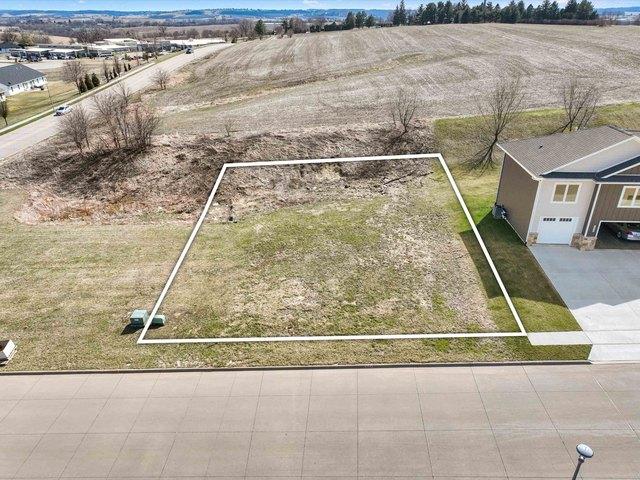 2135 Jo Ann Dr, Asbury, IA 52002