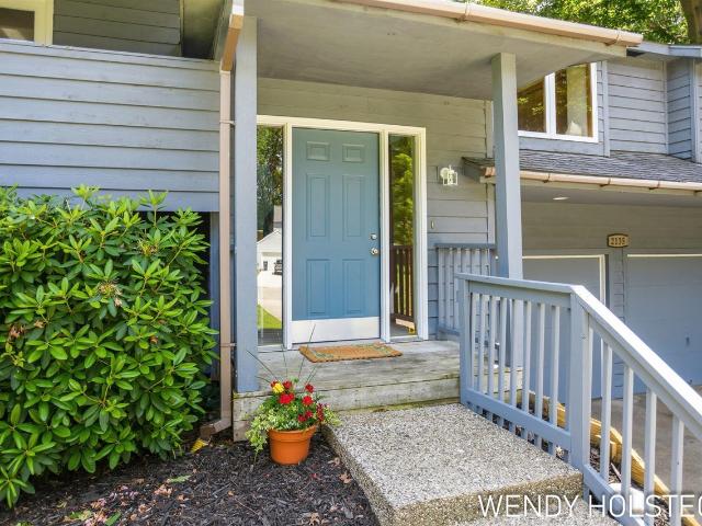 2135 Lakeridge Drive
