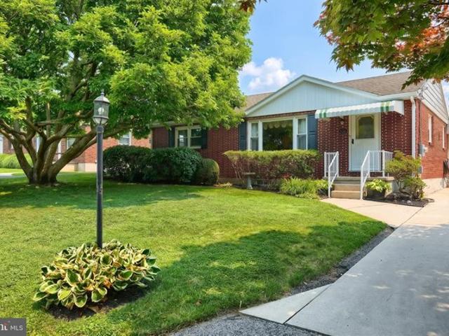 2135 Pleasant View Dr, York, PA 17406