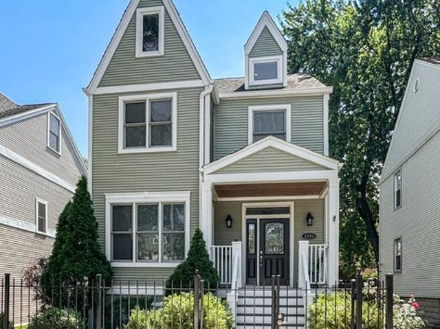 2135 W Montrose Ave, Chicago, IL 60618