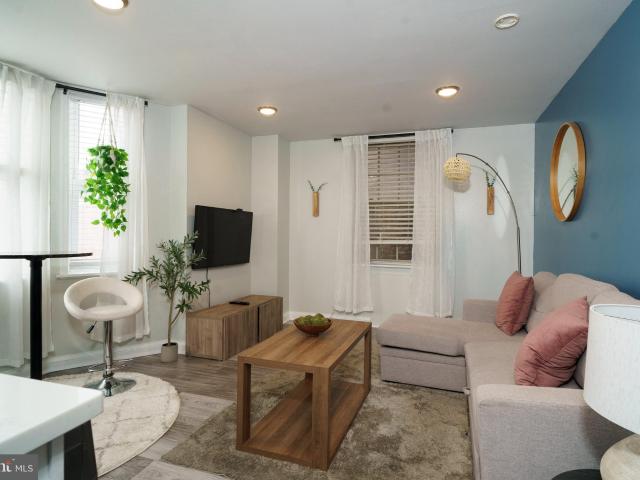 2135 Walnut St, Unit 301, Philadelphia, PA 19103 | Compass