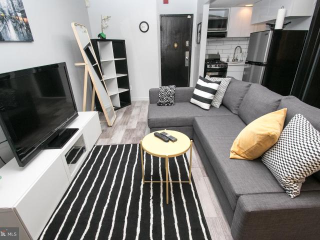 2135 Walnut St, Unit 304, Philadelphia, PA 19103 | MLS #PAPH2558 | Compass