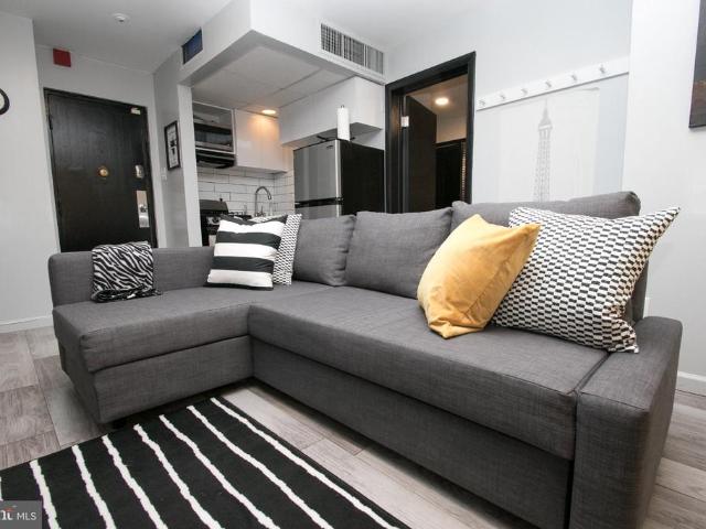 2135 Walnut Street # 304