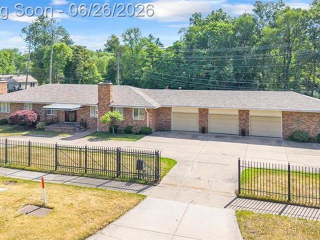 21362 Lahser Rd, Southfield, MI 48033