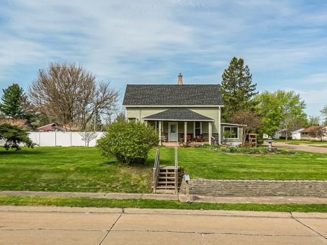 2136 N Zenith Ave, Davenport, IA 52804