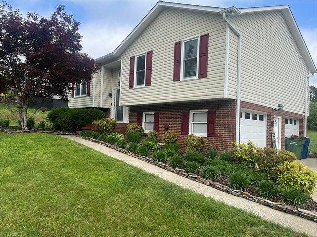 2136 Elizabeth Dr, Mount Airy, NC 27030