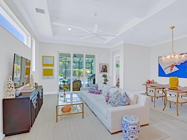2136 Falls Mnr, Vero Beach, FL 32967