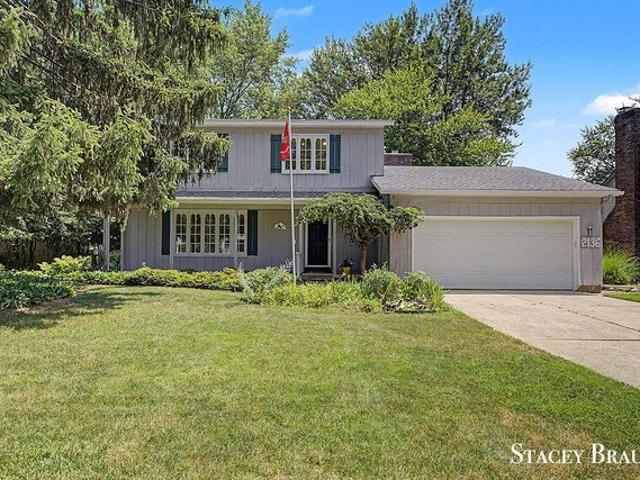 2136 Rolling Hills Dr SE, Grand Rapids, MI 49546