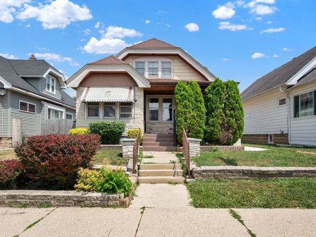 2136 S 72nd St, West Allis, WI 53219