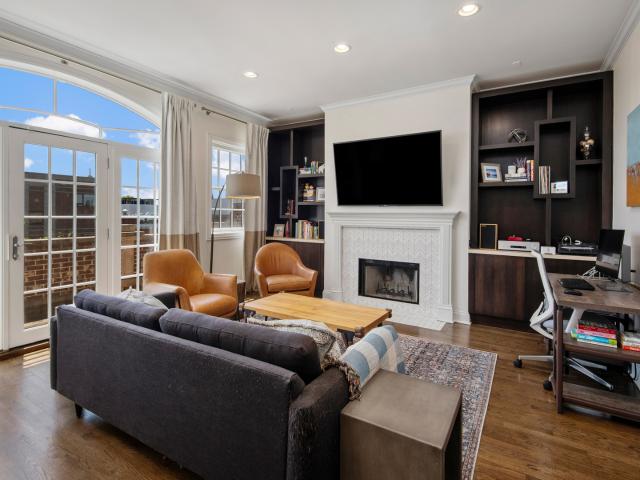 2136 W Division Street # 4