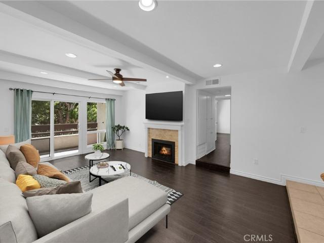 21372 Brookhurst