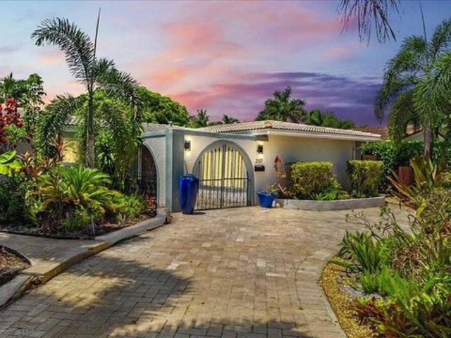2137 NE 17th Ave, Wilton Manors, FL 33305