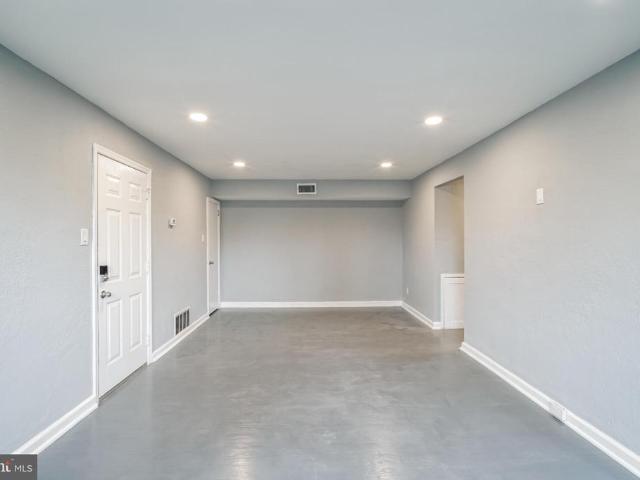 2137 Bryn Mawr Avenue # 3R