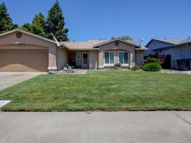 2137 Laredo Ln, Riverbank, CA 95367