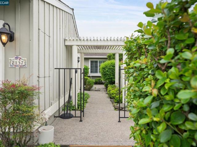 2137 Presidio Ct