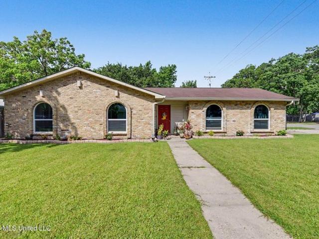 2137 Sandalwood Pl, Gautier, MS 39553