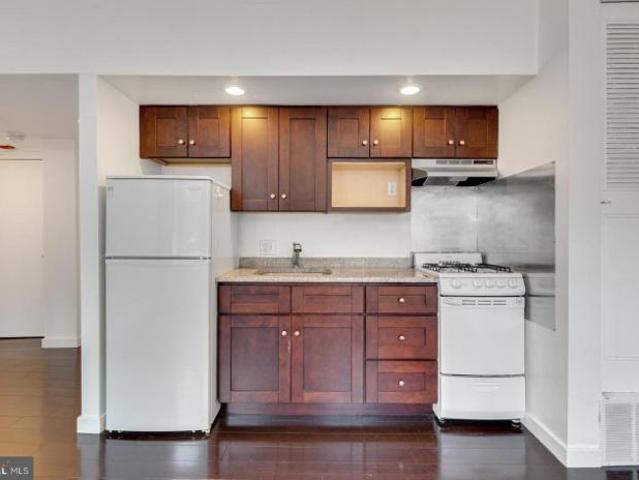 2137 Spruce St #4, Philadelphia, PA 19103