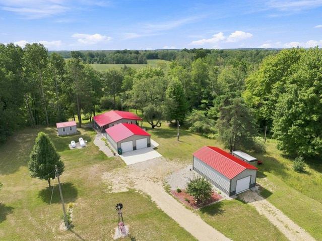 2137 W Rainbow Rd, McBain, MI 49657
