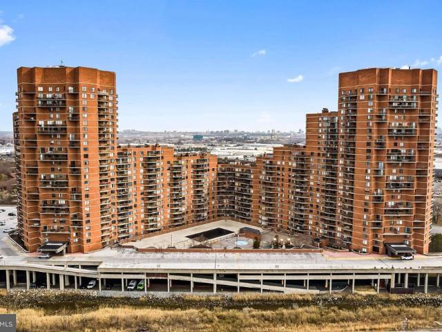 2138 Harmon Cove Tower # 2138
