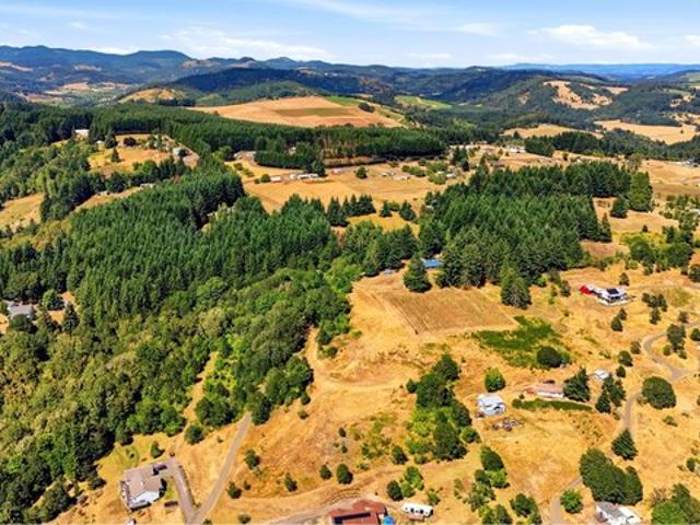 21395 SW Summit Dr, Sheridan, OR 97378