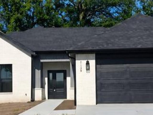 2139 Harlow St, Carthage, MO 64836