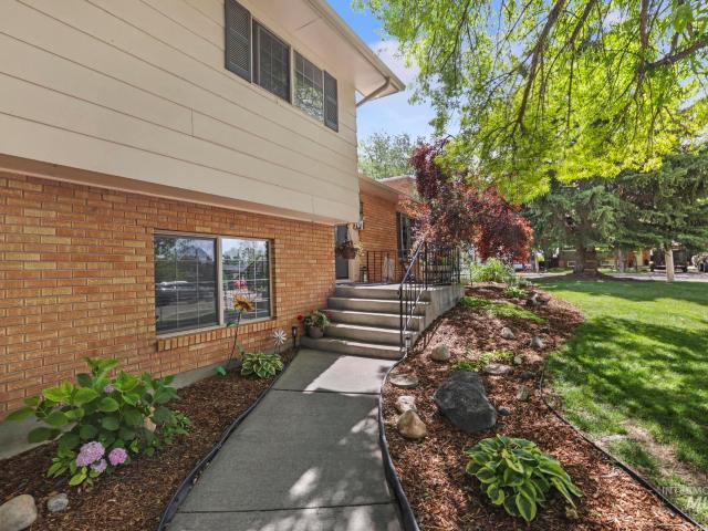 2139 Hillcrest Ln