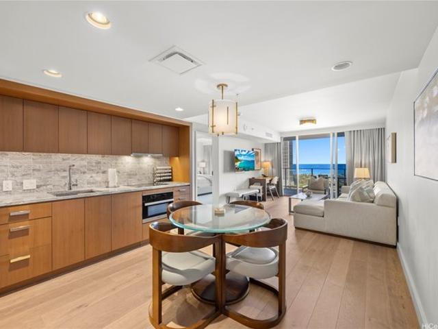 2139 Kuhio Ave Unit 1705, Honolulu, HI 96815