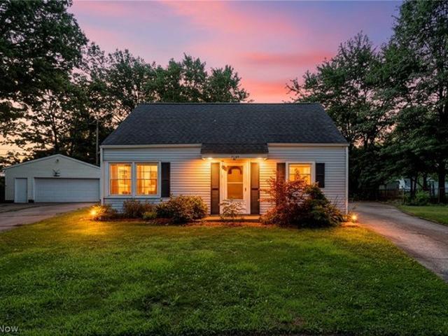 2139 Suncrest Cir, Cuyahoga Falls, OH 44221