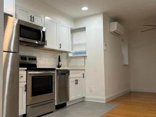 2139 S 5th St, Philadelphia, PA 19148